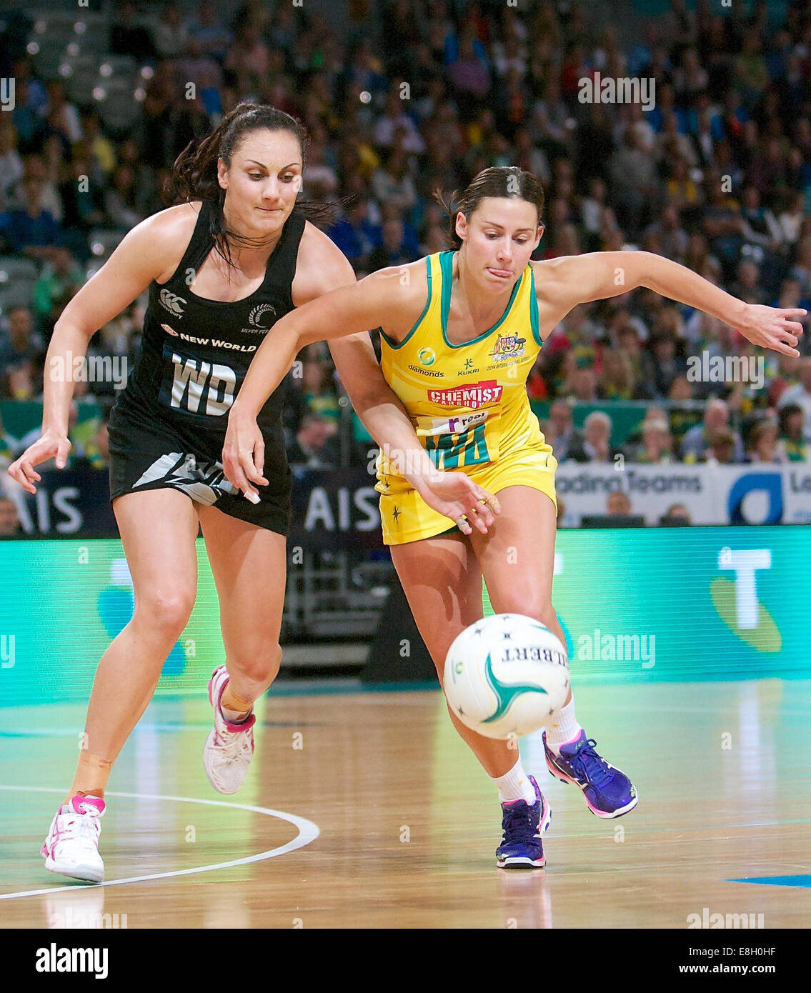 Melbourne, Australia. 8th October, 2014. MADI ROBINSON of the ...