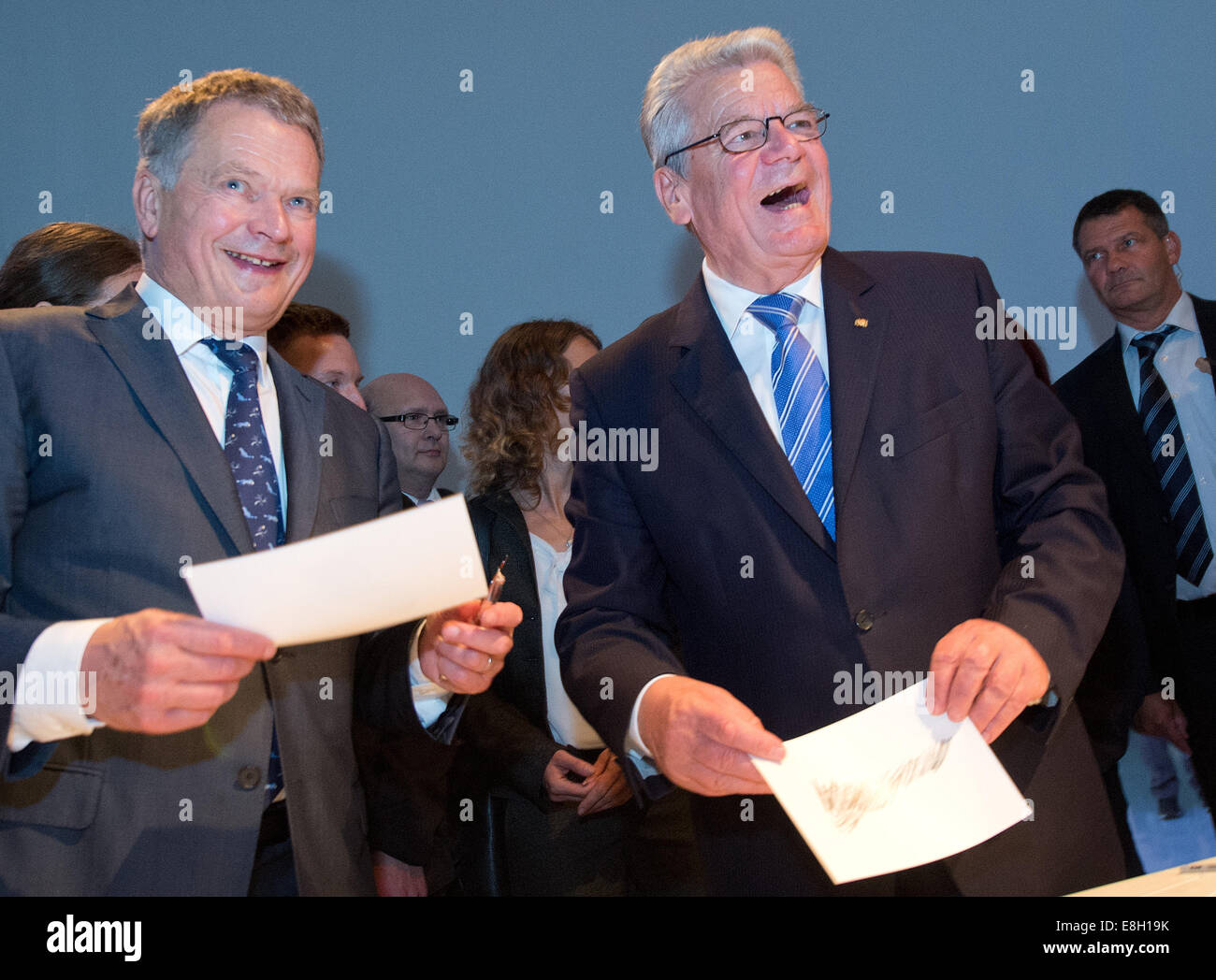 Finnish President Sauli Niinisto (L) and German President Joachim Gauck ...