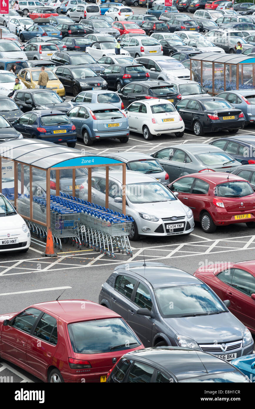 Tesco car park hi-res stock photography and images - Alamy