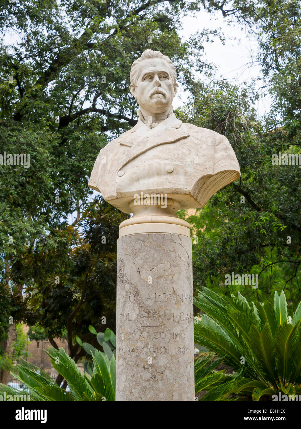 Bust of garibaldi hi-res stock photography and images - Alamy