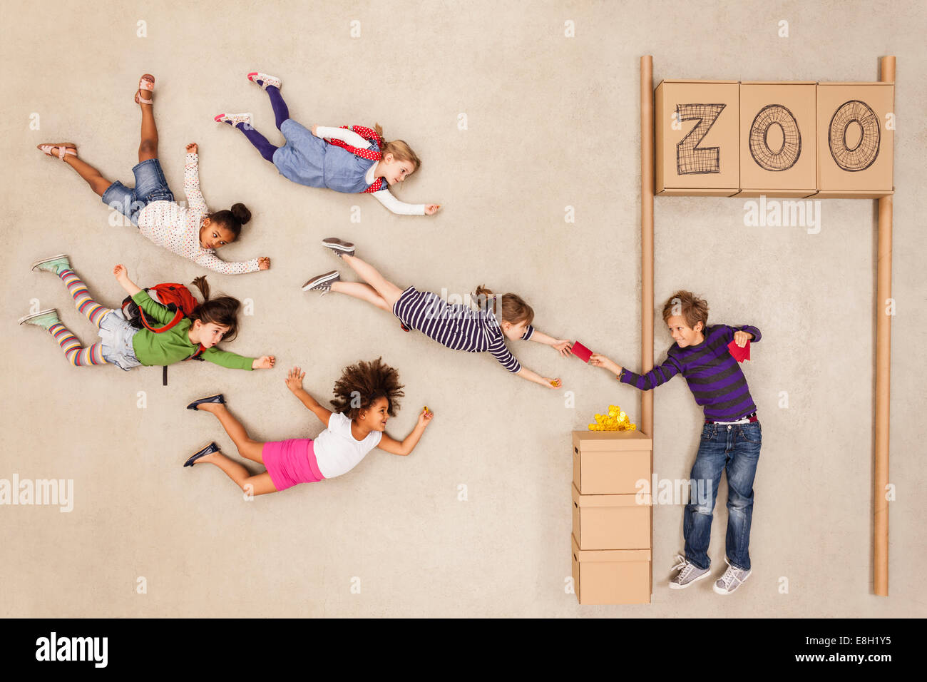 Children going to the zoo Stock Photo - Alamy