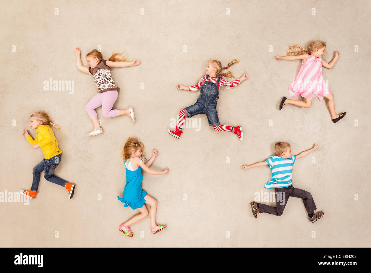 People running in panic hi-res stock photography and images - Alamy