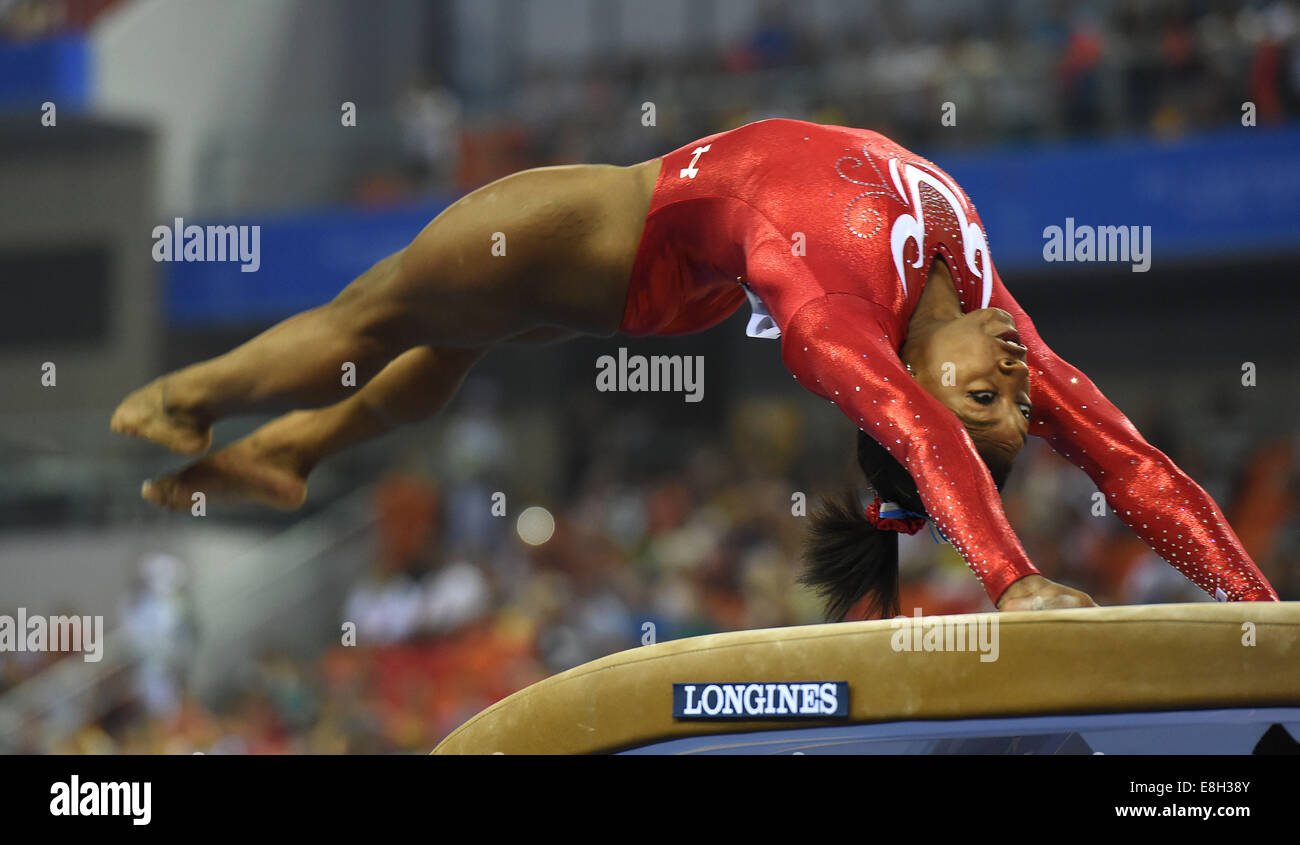 Simone biles usa vault hi-res stock photography and images - Alamy