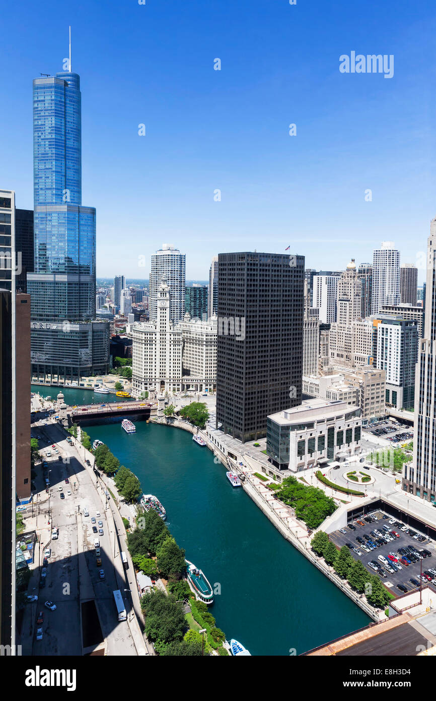 USA, Illinois, Chicago, High-rise buildings, Trump Tower and Chicago ...