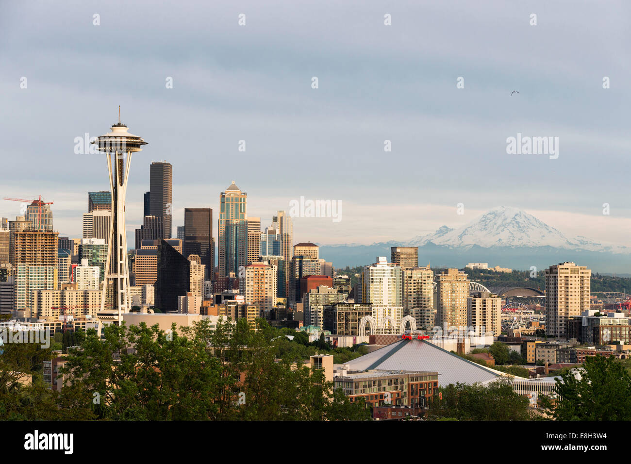 USA, Washington State, skyline of Seattle with Space Needle and Mount ...