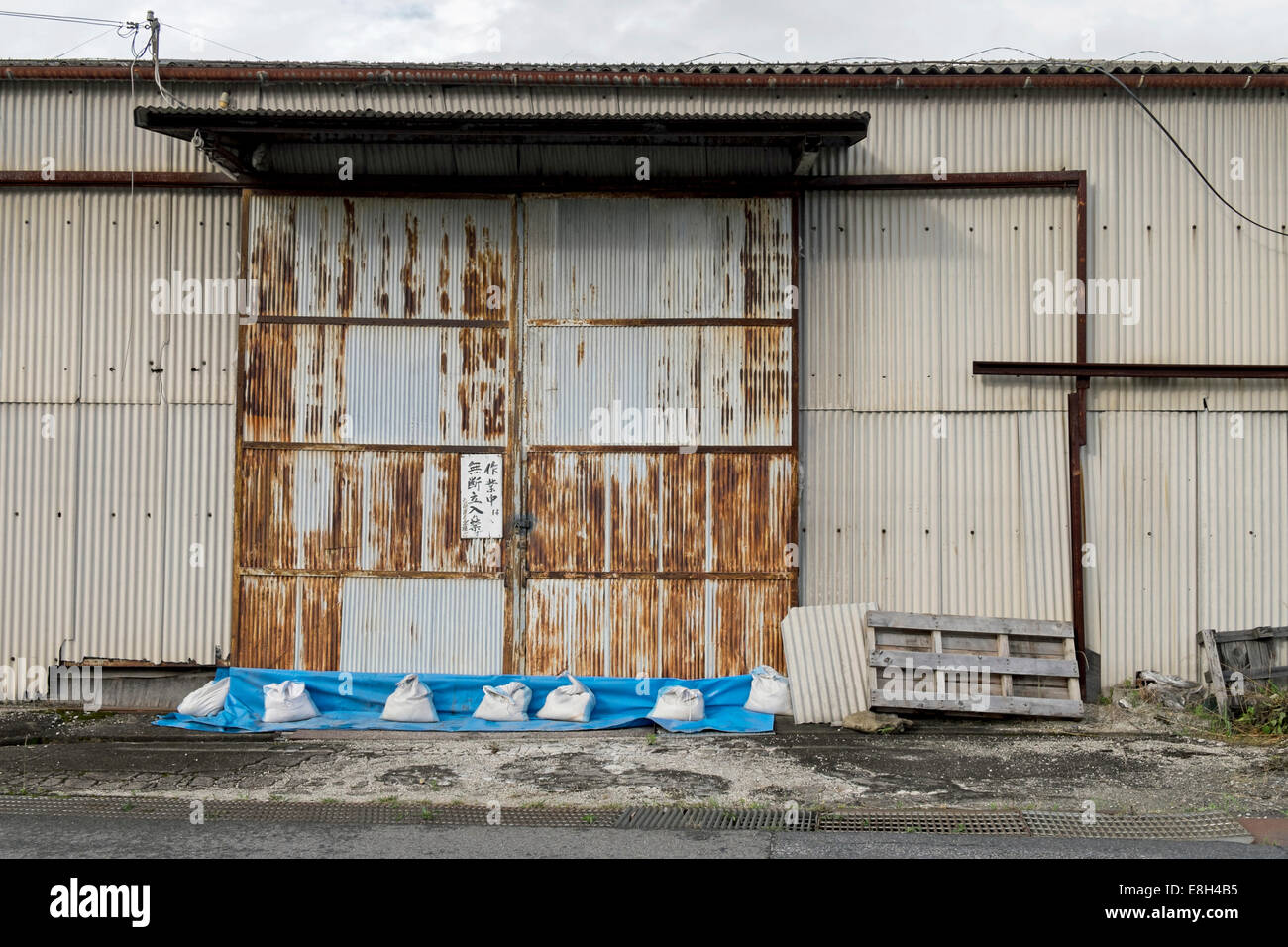 Japan, Shigaraki, Old storehouse Stock Photo - Alamy