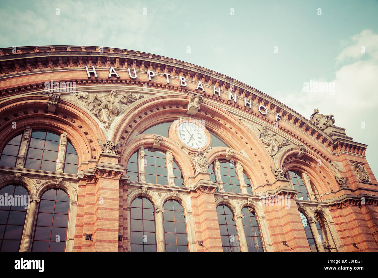 Bremen train station exterior hi-res stock photography and images - Alamy