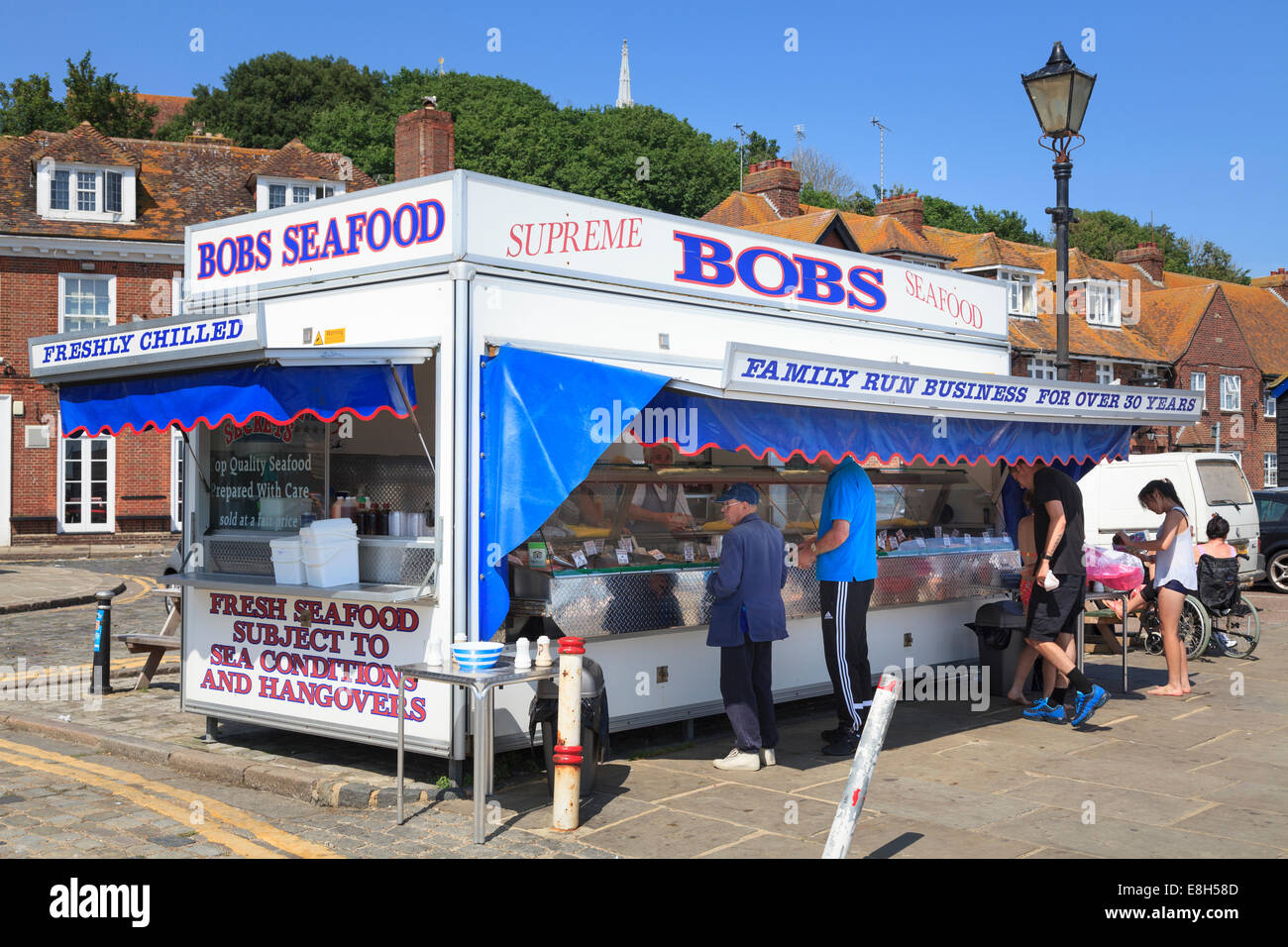 Seaside seafood stall hi-res stock photography and images - Alamy