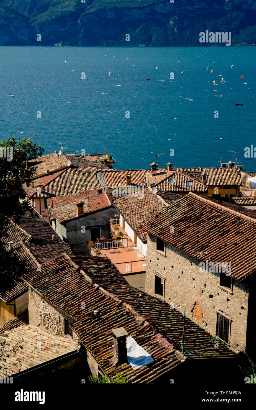 Italy, Veneto, Brenzone, Marniga di Brenzone, Kite surfer on Lake Garda ...