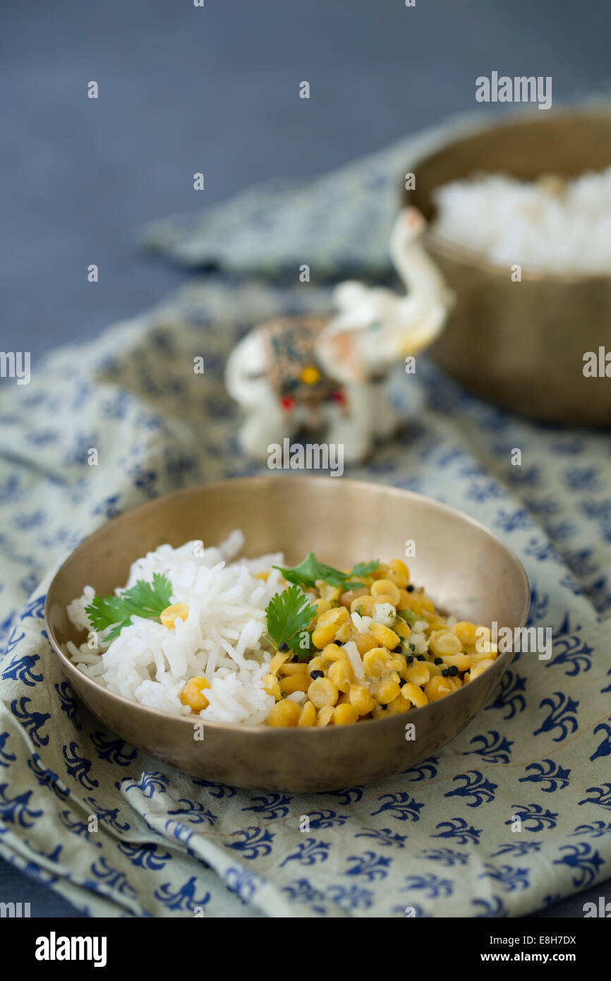 Mustard yellow pattern hi-res stock photography and images - Alamy