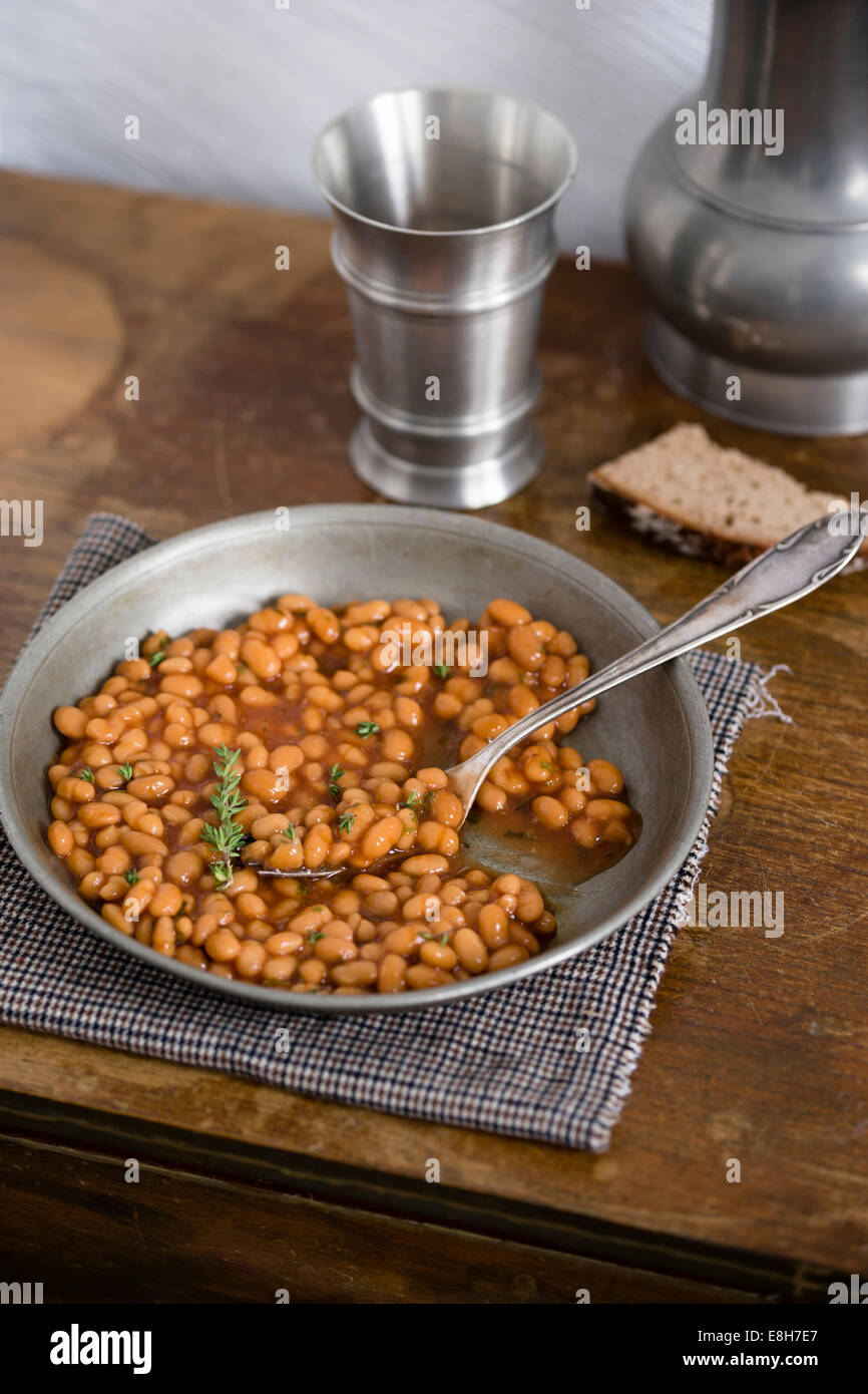 Baked beans in tin plate Stock Photo - Alamy