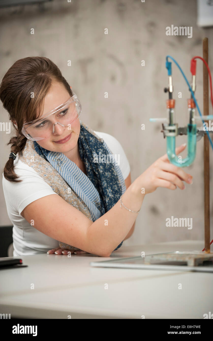 Chemistry class hi-res stock photography and images - Alamy