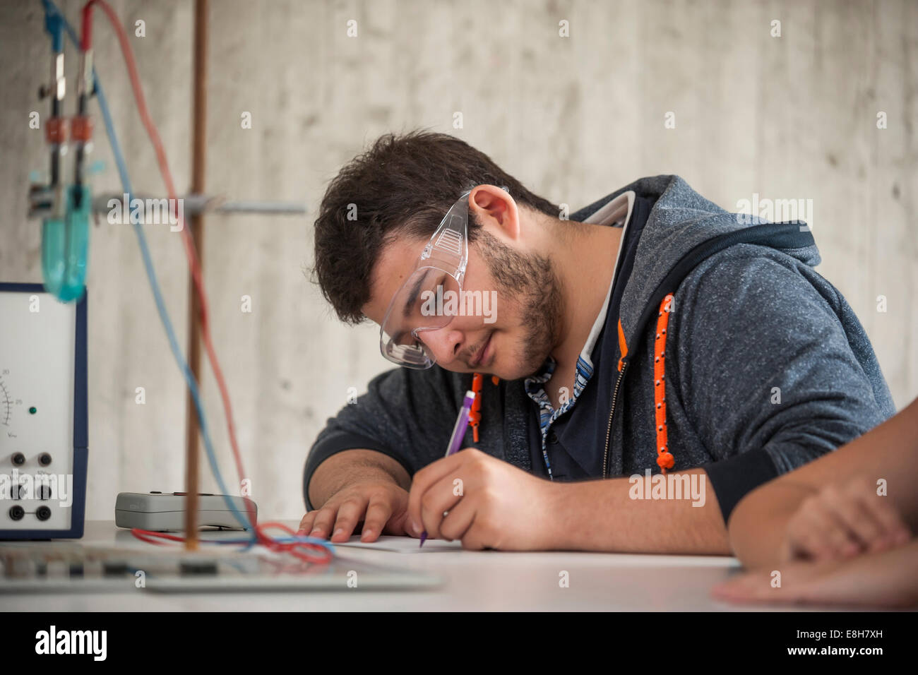 Chemistry class hi-res stock photography and images - Alamy