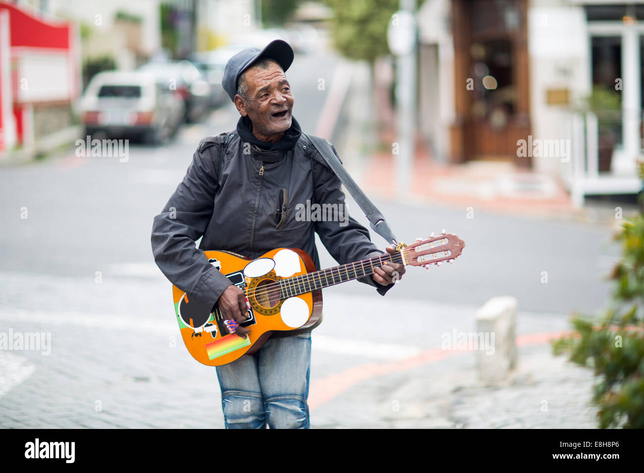 Singing street musician hi-res stock photography and images - Alamy