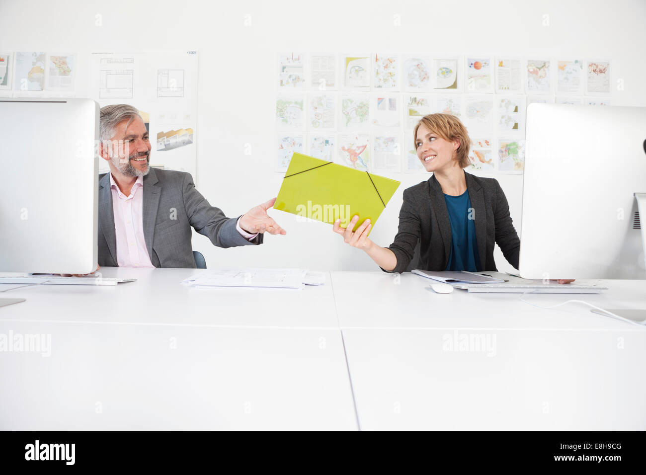 Two colleagues working side by side in an office Stock Photo - Alamy