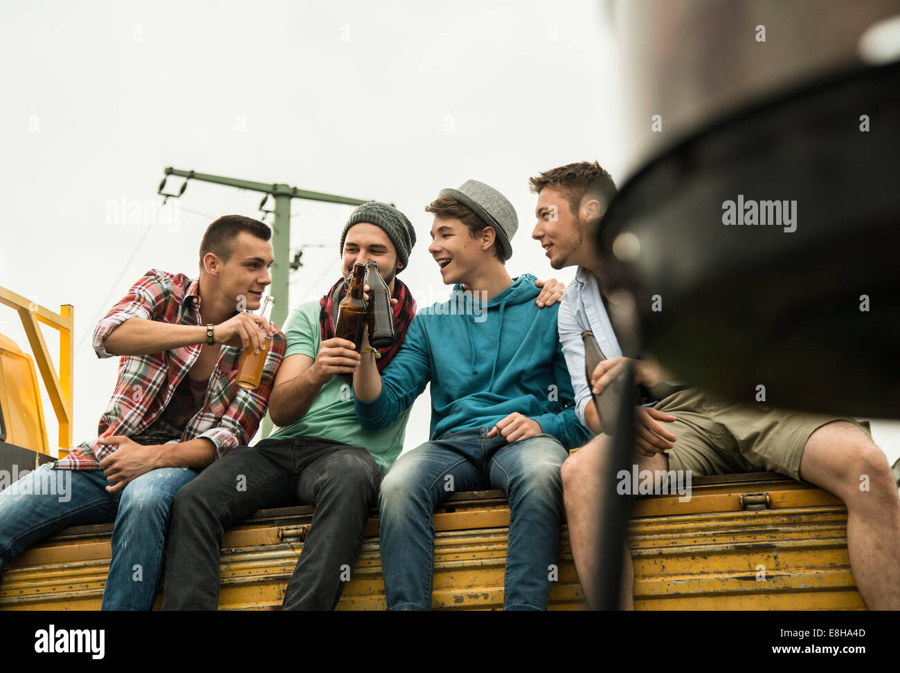 Group of friends drinking beer on pick-up truck Stock Photo - Alamy