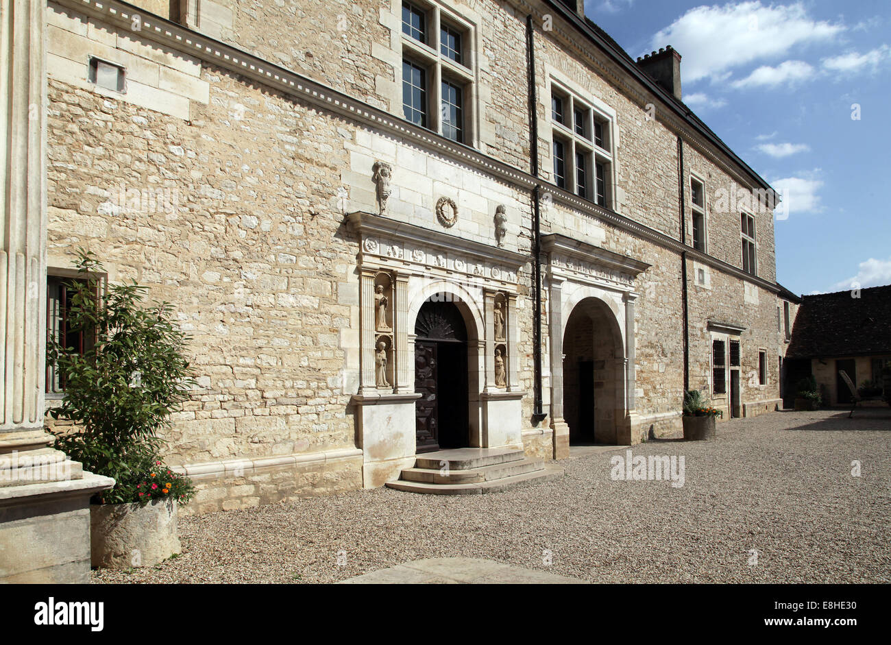 Château du Clos de Vougeot Confrérie des Chevaliers du Tastevin ...