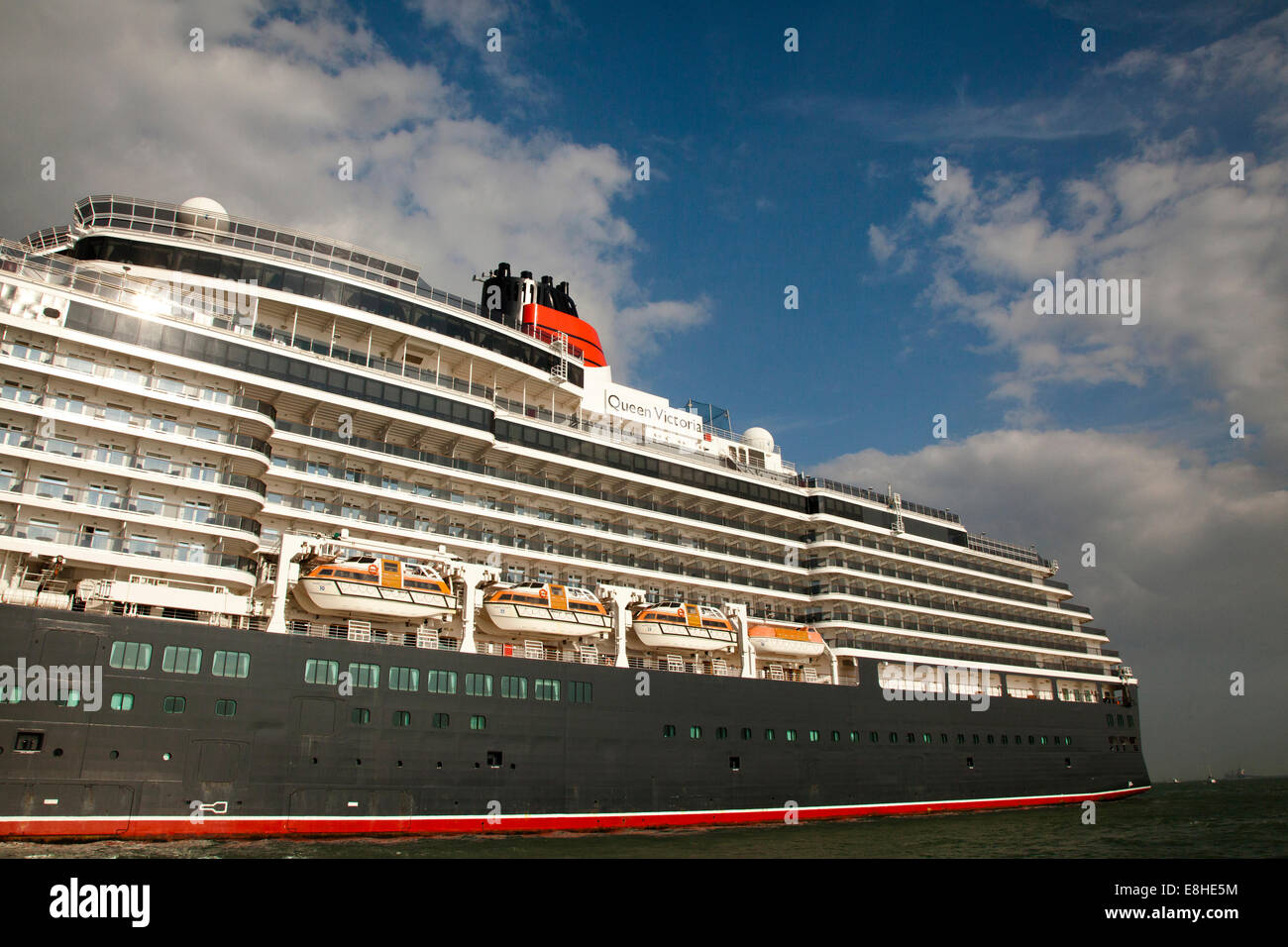The Queen Elizabeth Dock High Resolution Stock Photography and Images ...