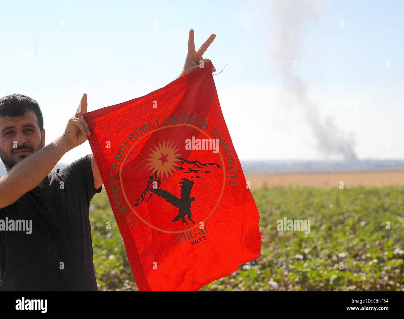 Suruc, Turkey. 8th Oct, 2014. Turkish Kurds were cheering as the US ...