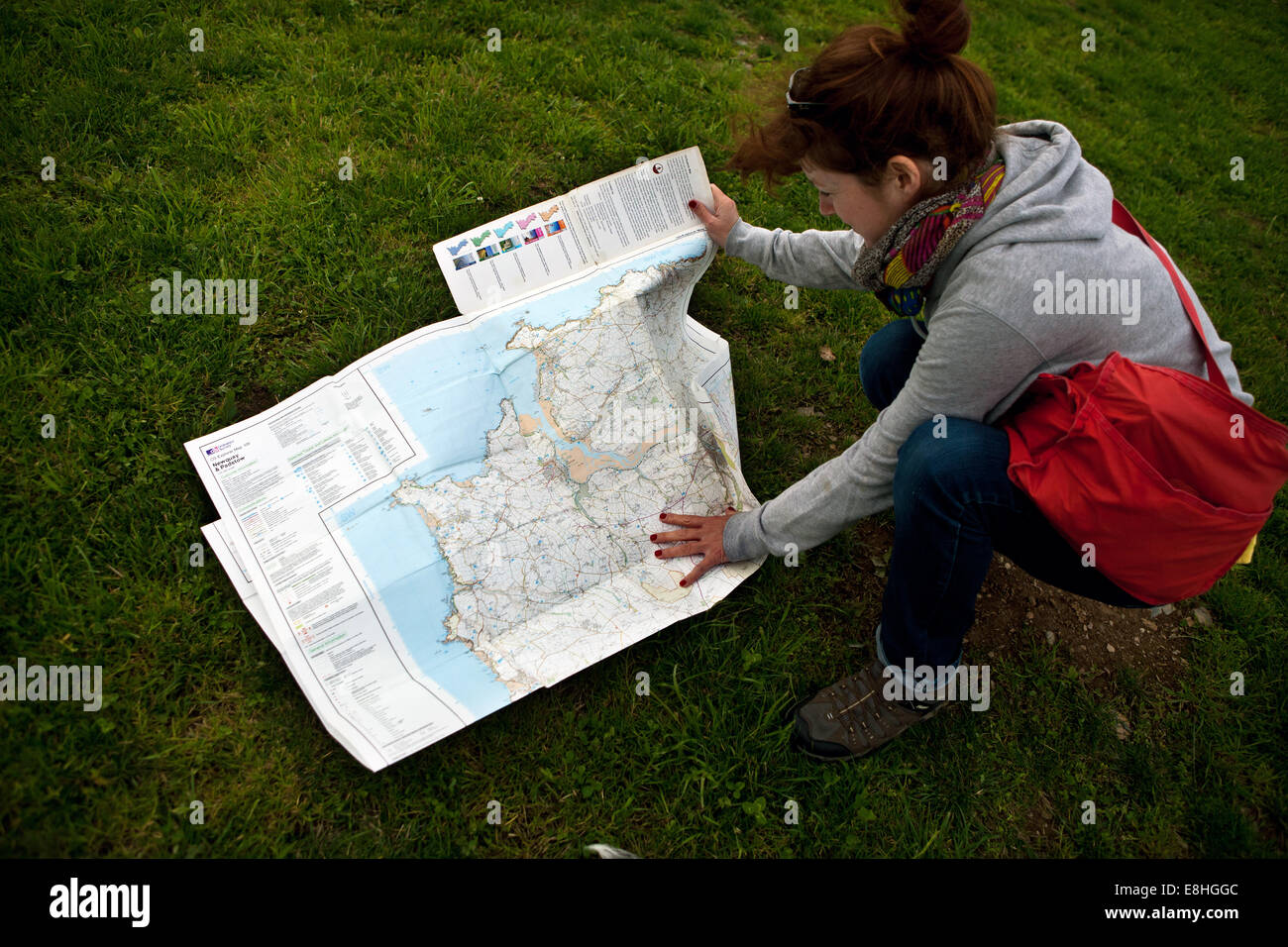 Reading walking map hi-res stock photography and images - Alamy