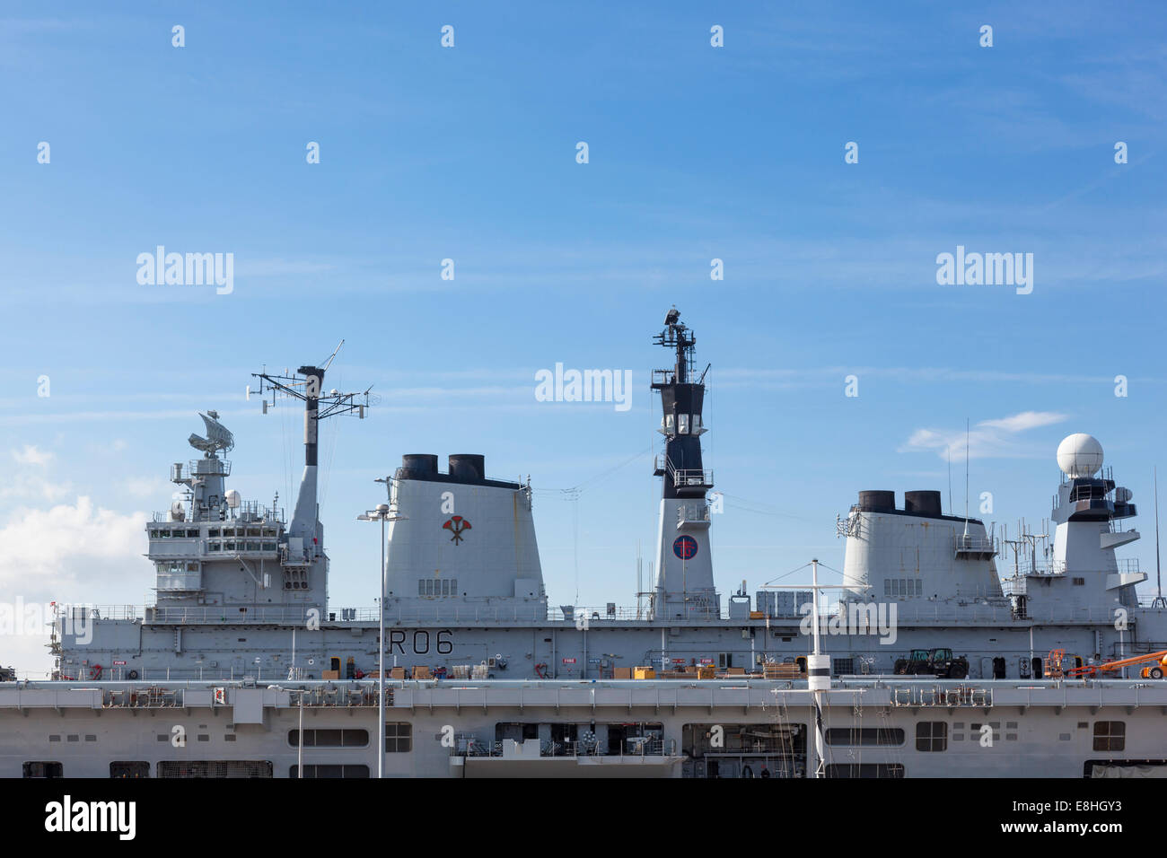 Newly decommissioned HMS Illustrious R06 an Invincible-class light ...