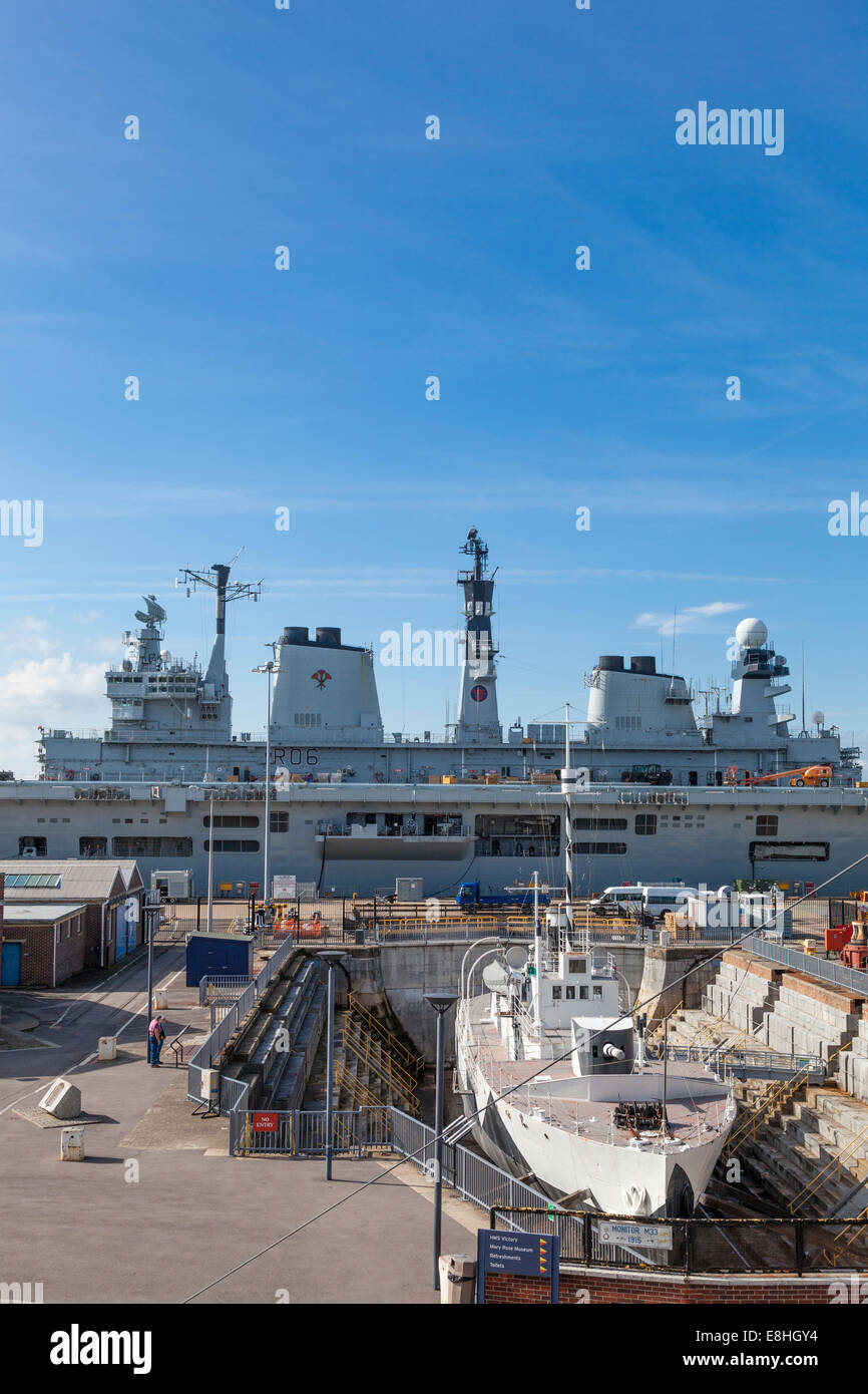 Newly decommissioned HMS Illustrious R06 an Invincible-class aircraft ...