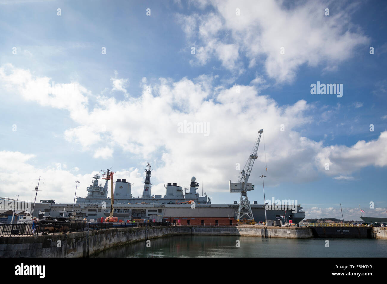 Newly decommissioned HMS Illustrious R06 an Invincible-class light ...