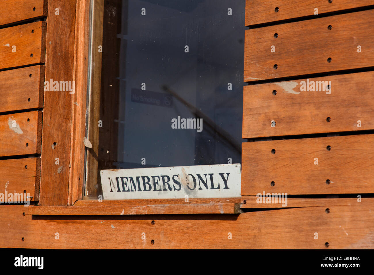 Members only sign hi-res stock photography and images - Alamy