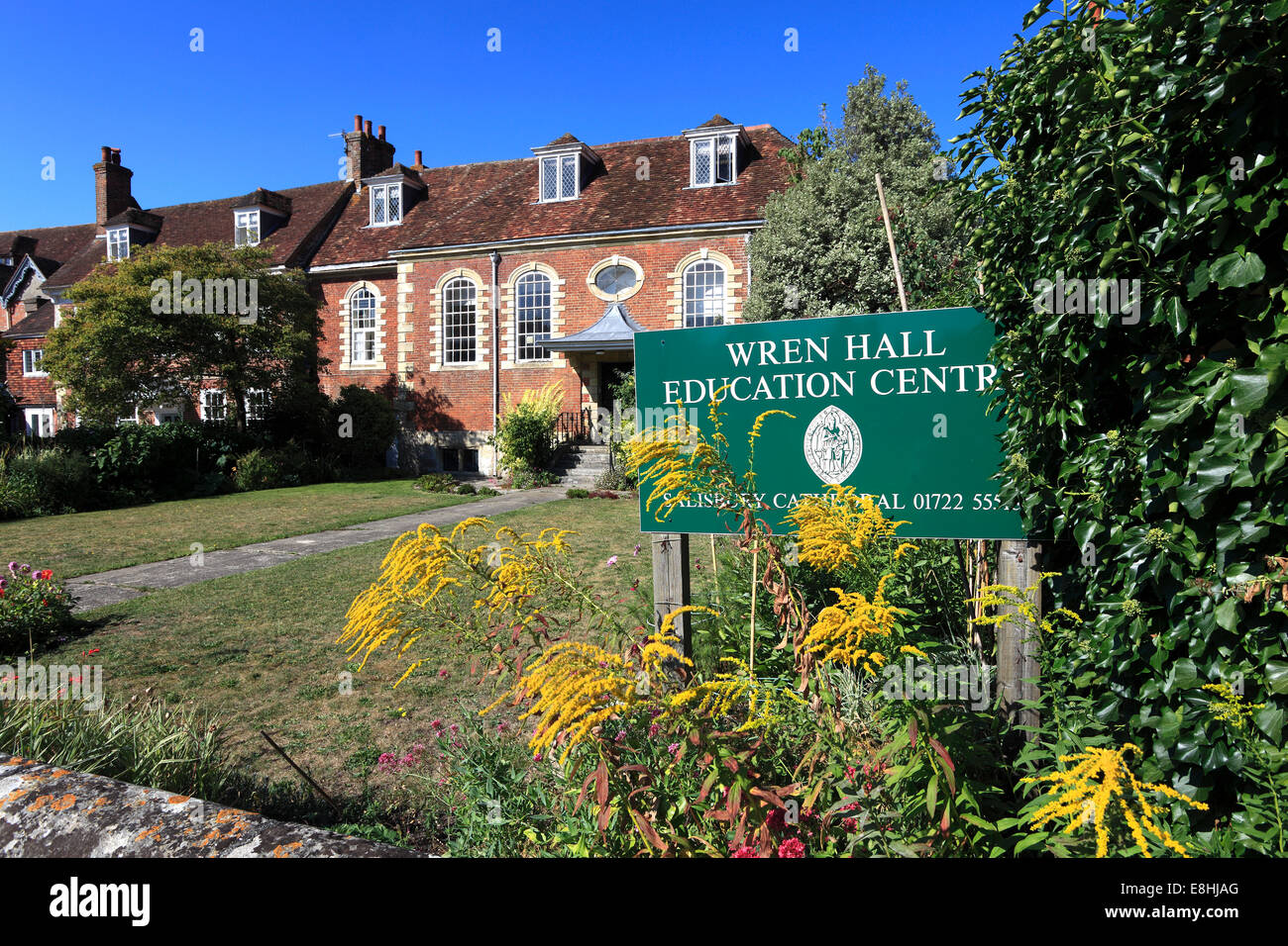 Salisbury city hall hi-res stock photography and images - Alamy
