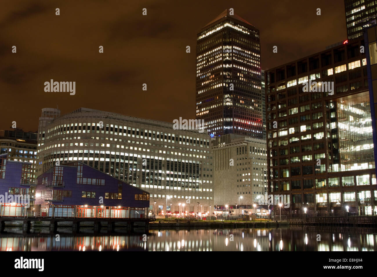 1 canada square building london hi-res stock photography and images - Alamy