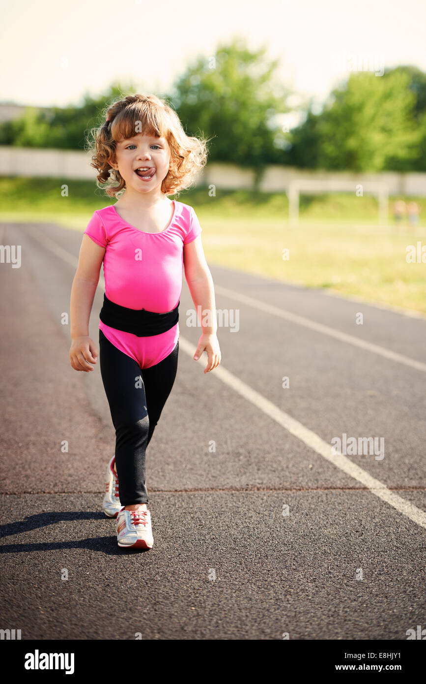 Kids running track hi-res stock photography and images - Alamy