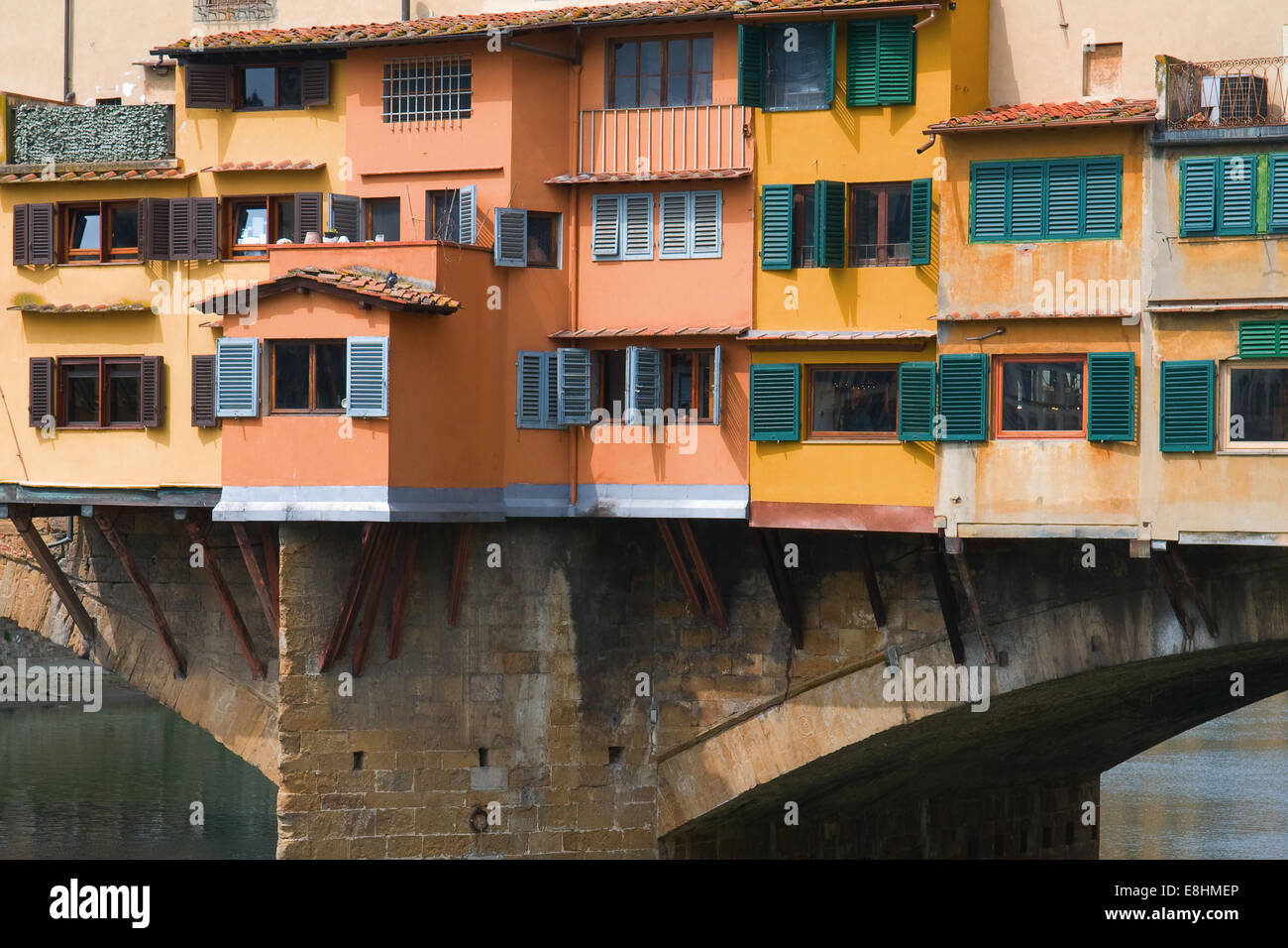 houses over water on ponte vecchio florence italy Stock Photo - Alamy
