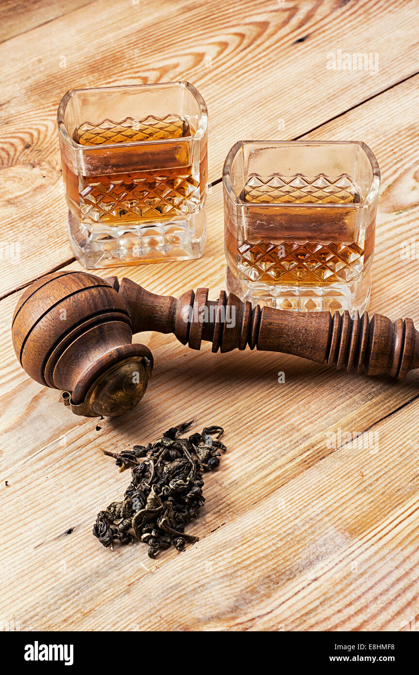 men's set of pipe whiskey vintage style Stock Photo - Alamy