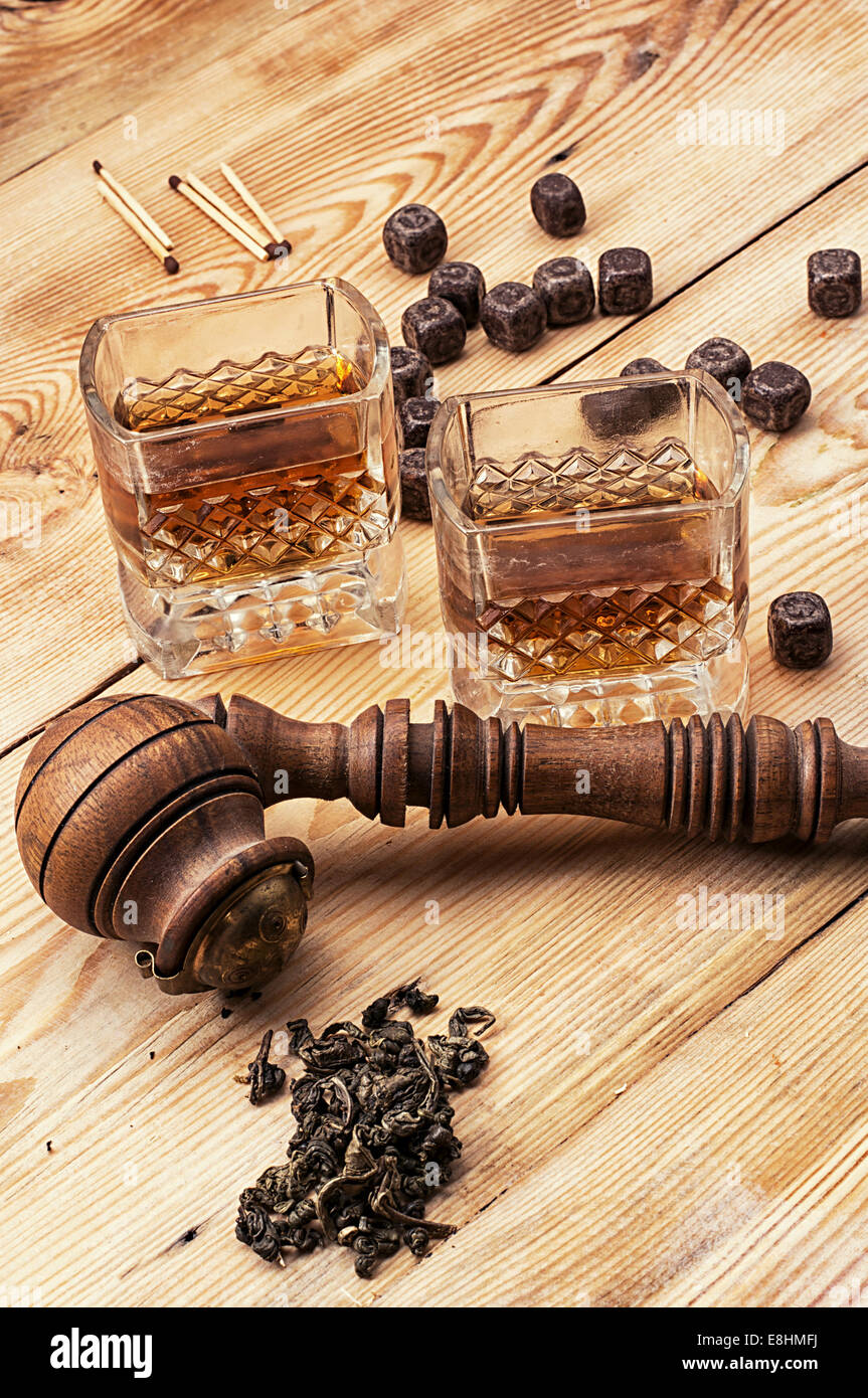 men's set of pipe whiskey vintage style Stock Photo - Alamy