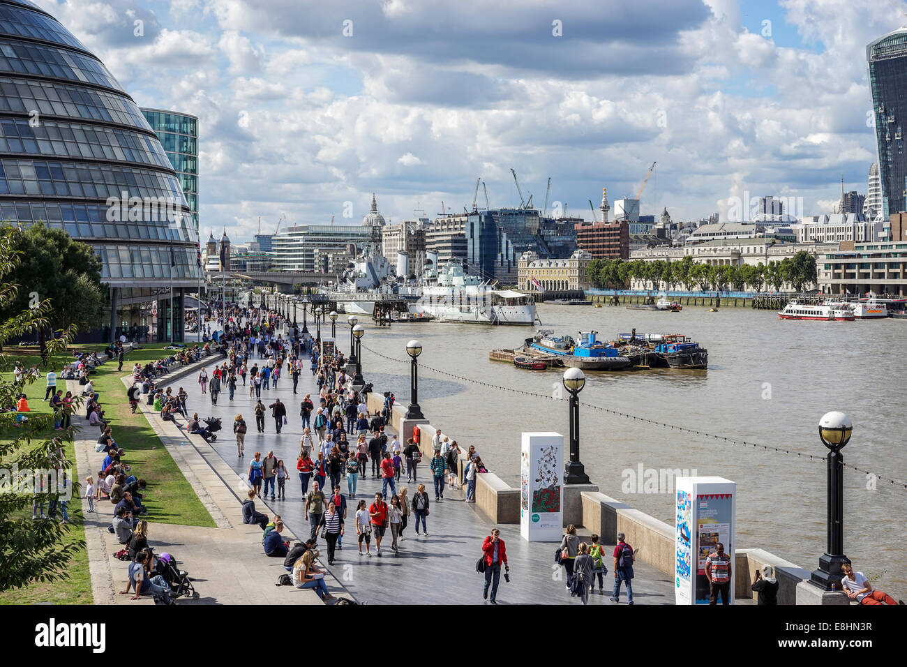 View of City Hall London and promenade Stock Photo - Alamy