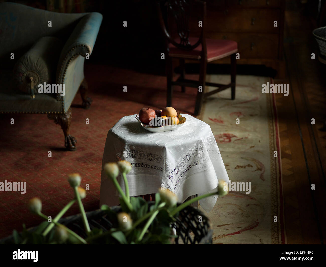 Table of fruit hi-res stock photography and images - Alamy