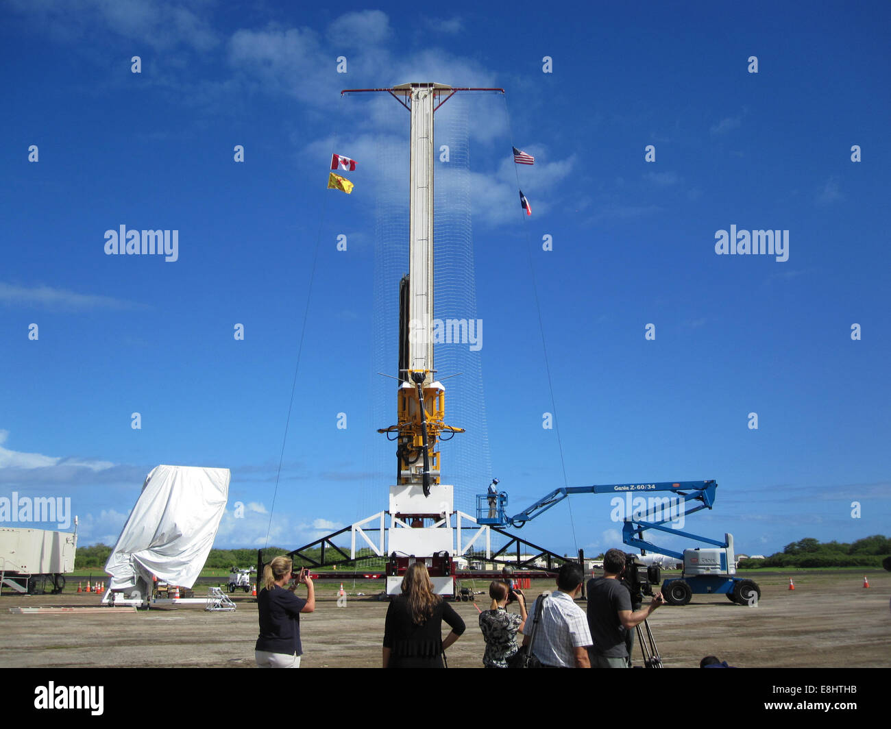 Engineers ready the saucer-shaped Supersonic Decelerator designed to ...