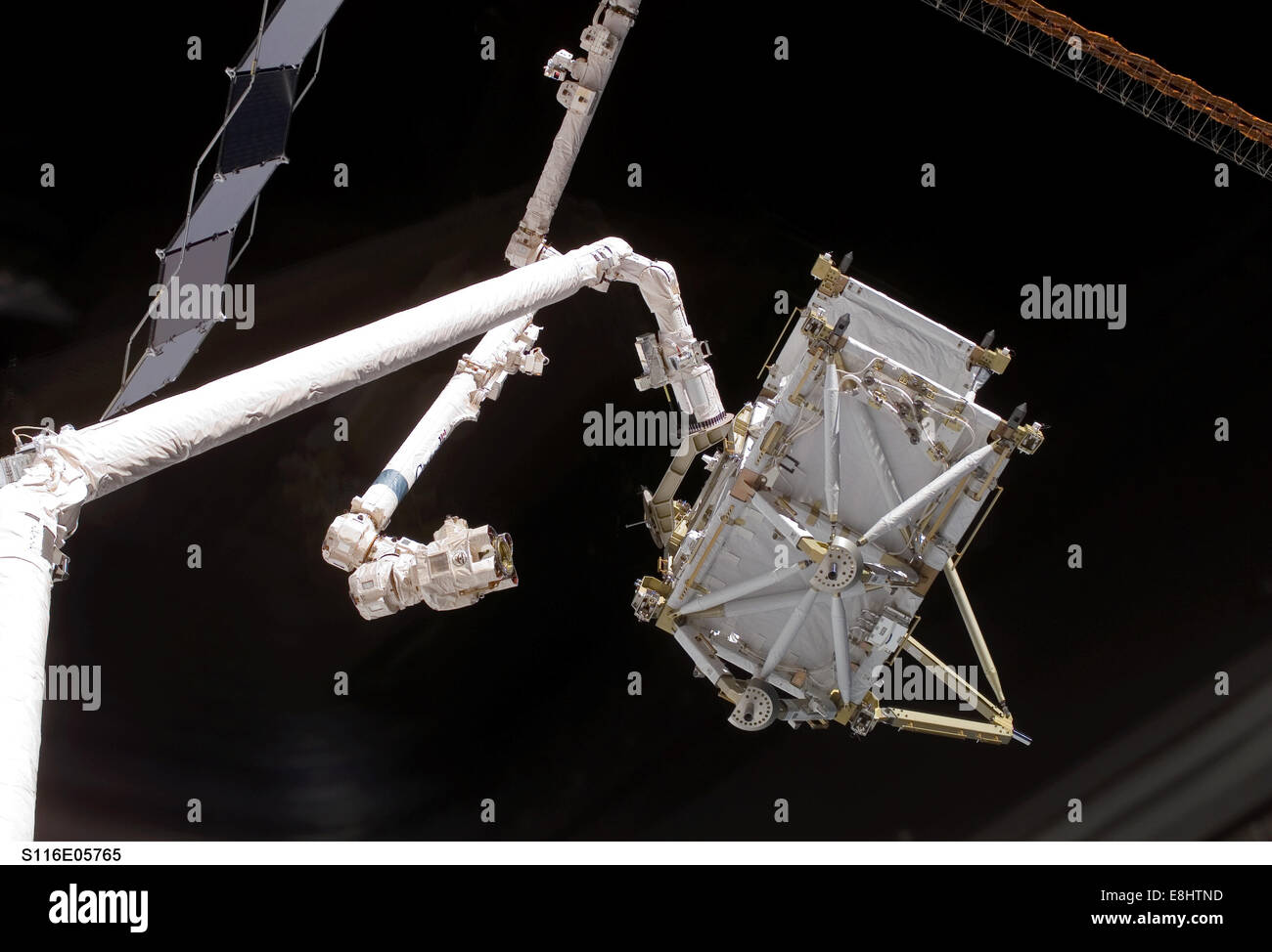 Canadarm2 hi-res stock photography and images - Alamy