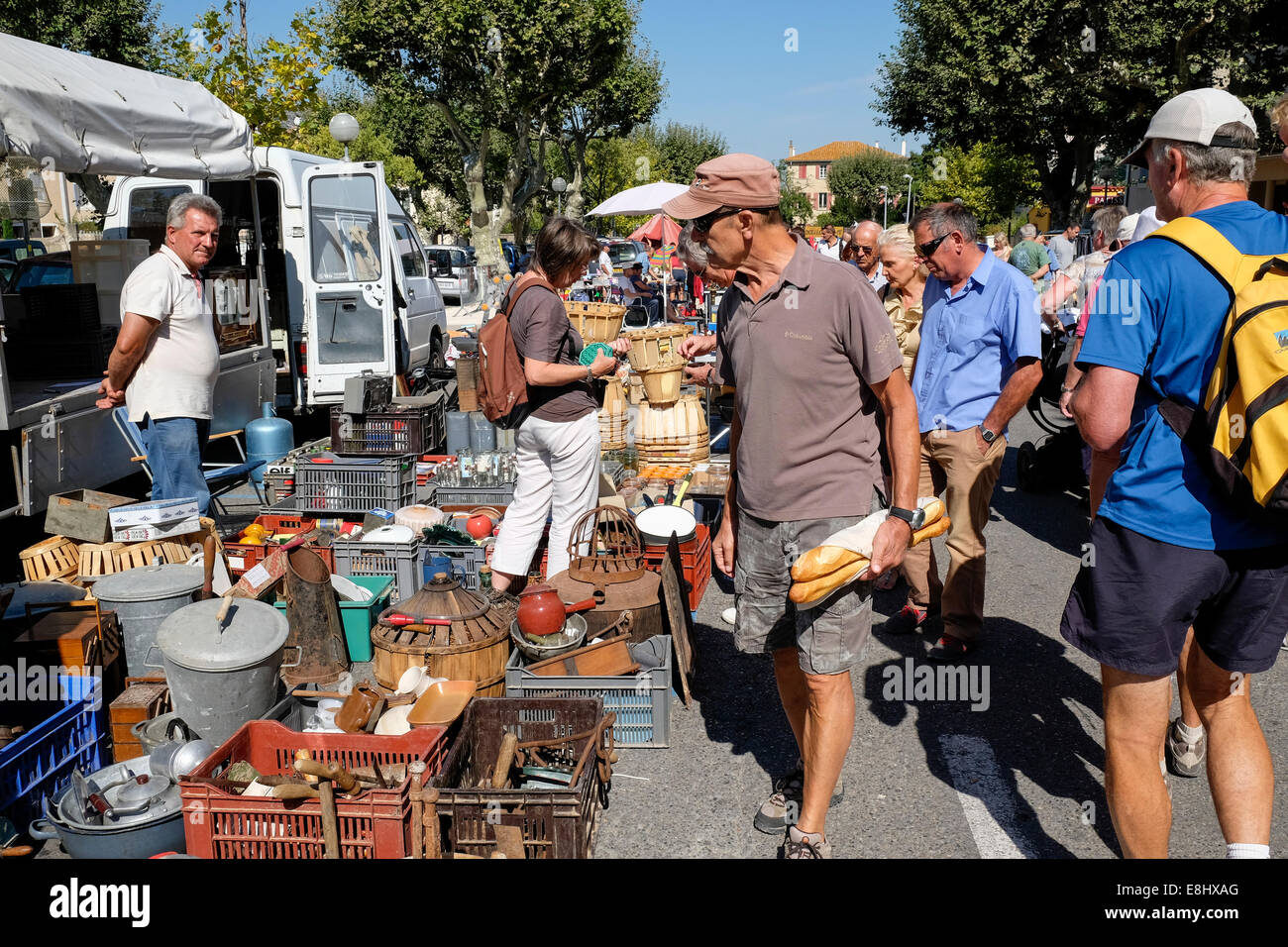 Market day in Malaucene, Provence, France Stock Photo - Alamy