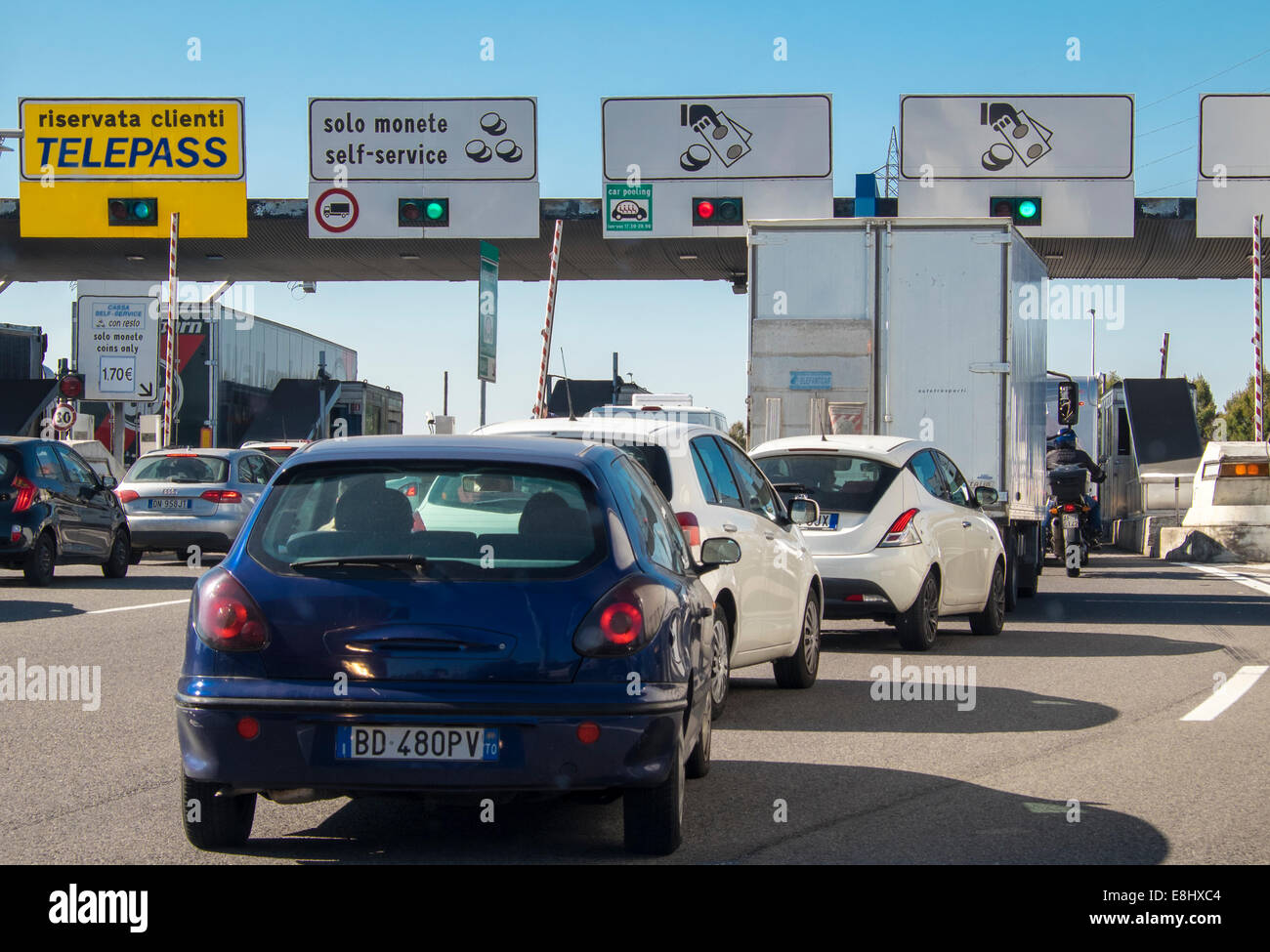 Vehicles queued at Italian autostrada toll booth Stock Photo - Alamy