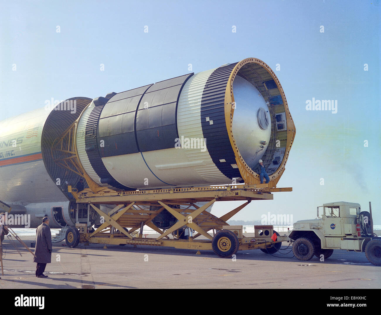 The Super Guppy aircraft unloaded the S-IV-B workshop, a key component ...