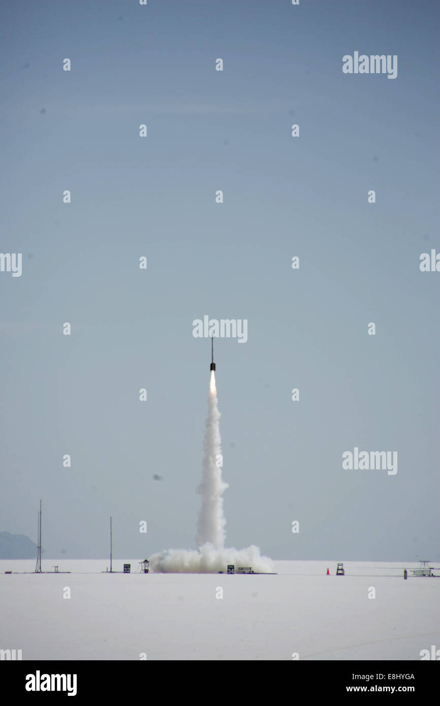 A student-built rocket successfully launches from the Bonneville Salt ...