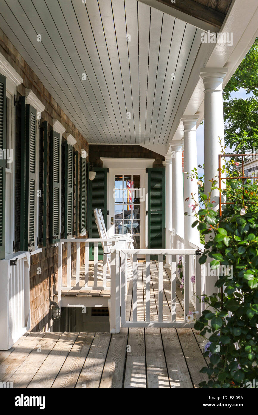 House porch usa hi-res stock photography and images - Alamy