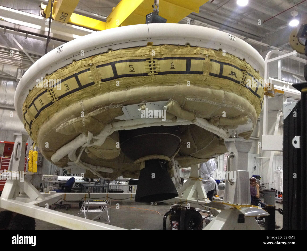 Jet propulsion laboratory building hi-res stock photography and images ...