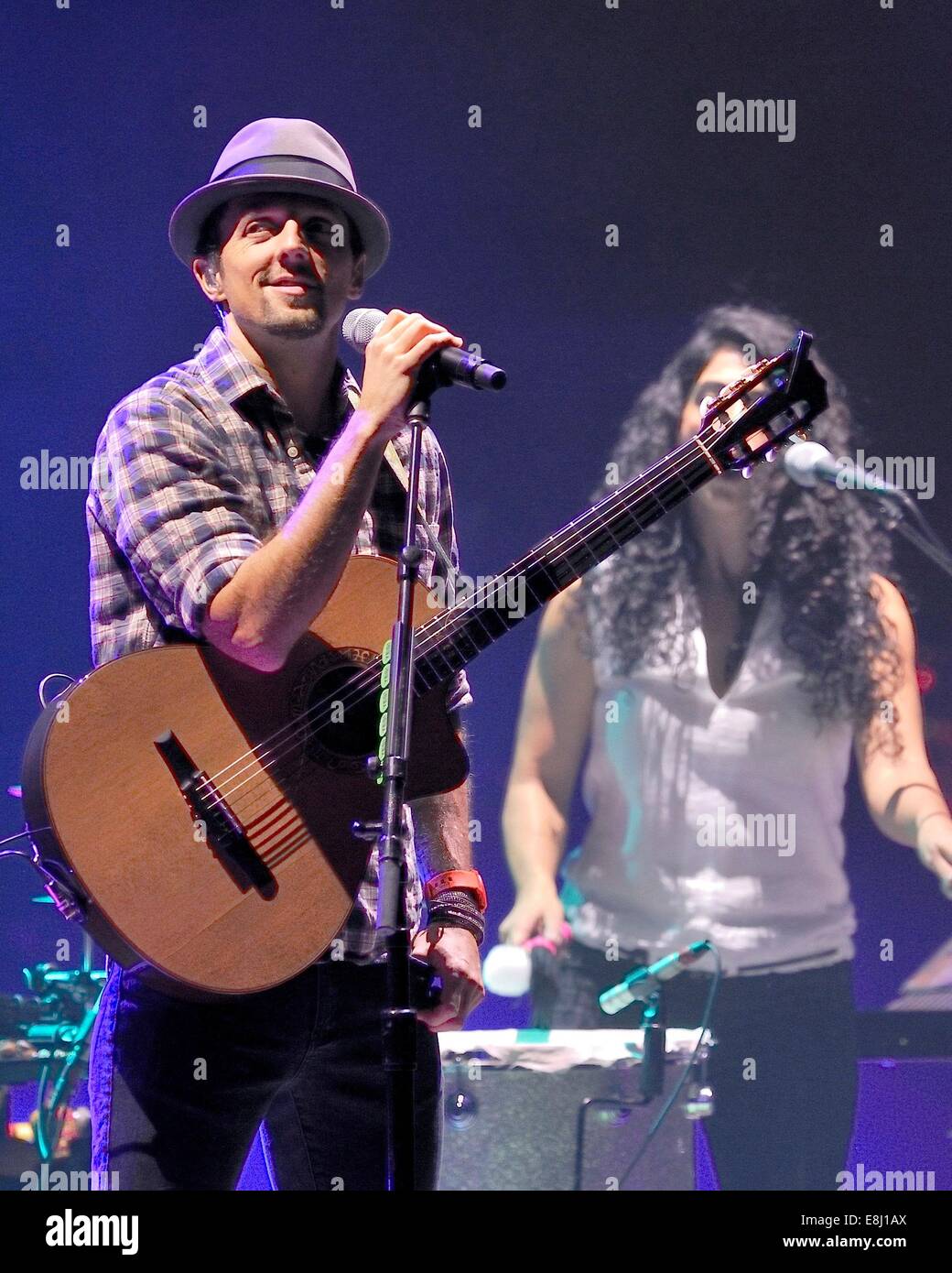 Toronto, Canada. 8th October 2014. American singer-songwriter Jason ...