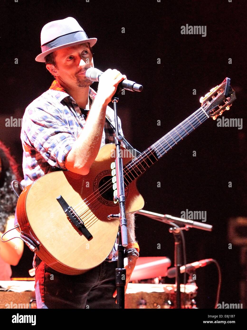 Toronto, Canada. 8th October 2014. American singer-songwriter Jason ...