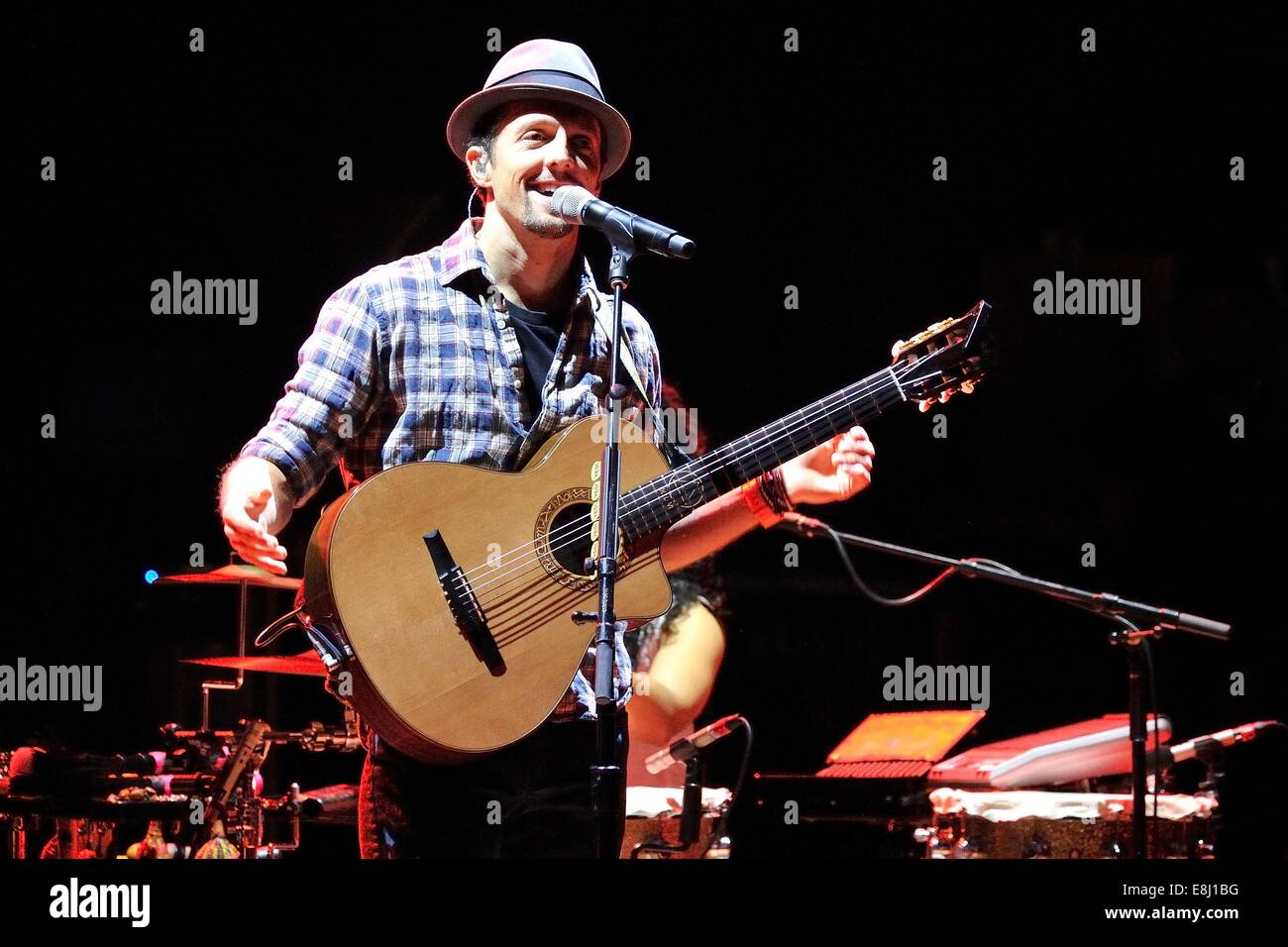 Toronto, Canada. 8th October 2014. American singer-songwriter Jason ...