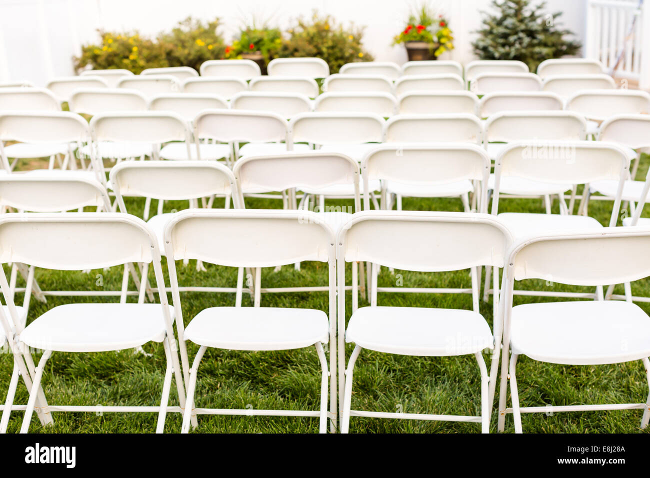Empty white chairs before wedding ceremony Stock Photo - Alamy