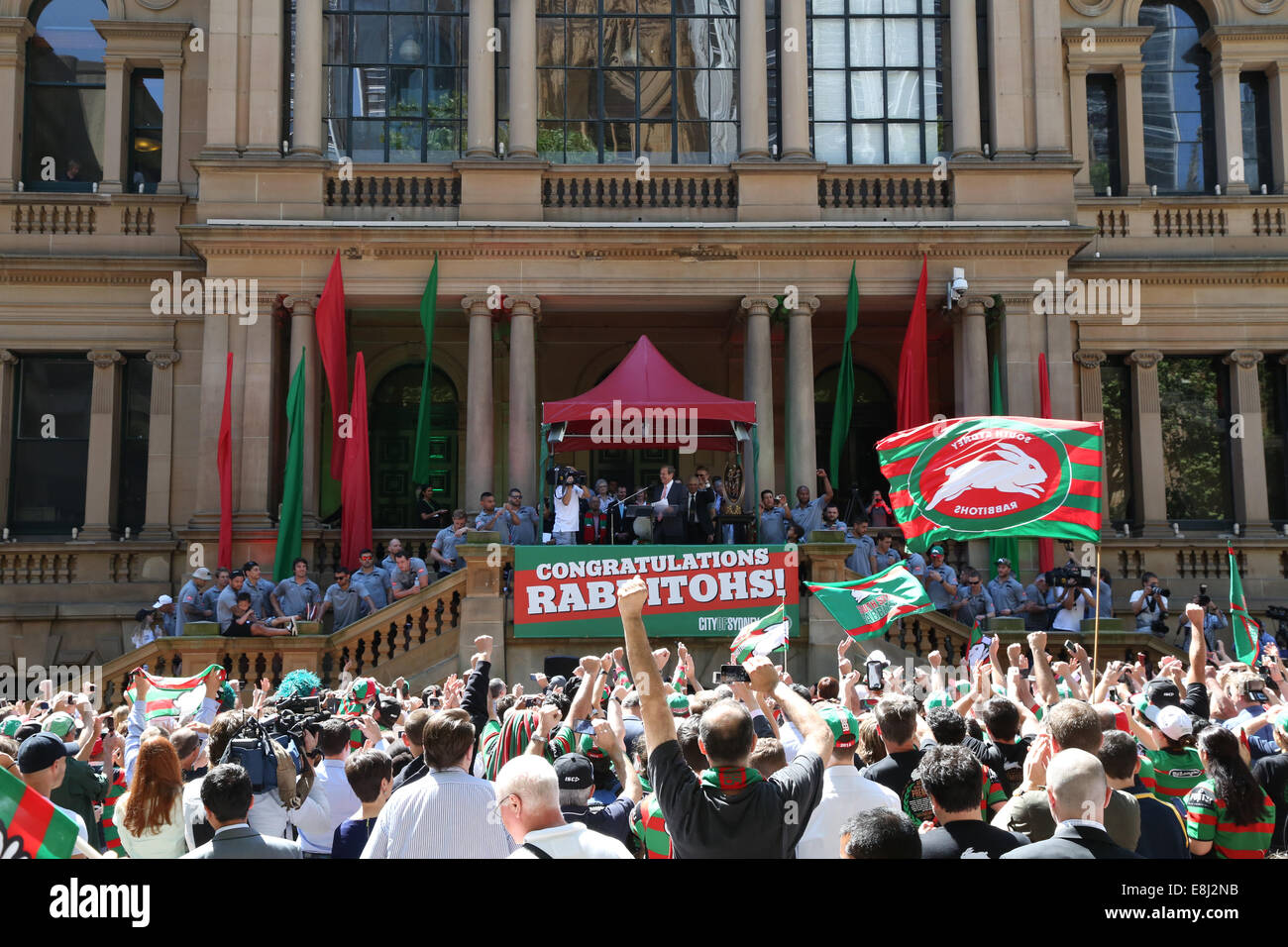 Cheering rabbitohs fans hi-res stock photography and images - Alamy