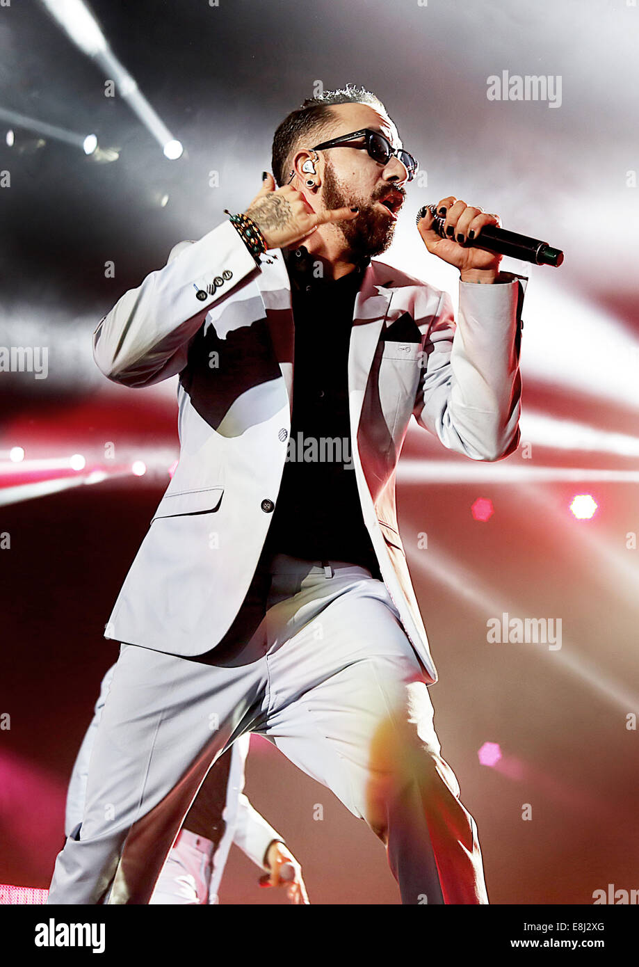 Backstreet Boys (BSB) Performing at Manchester Phones4U Arena Featuring ...